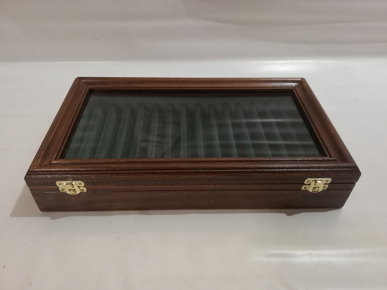 Collection Box for Freehand Razors. Wooden and Velvet Case. Exhibitor ...