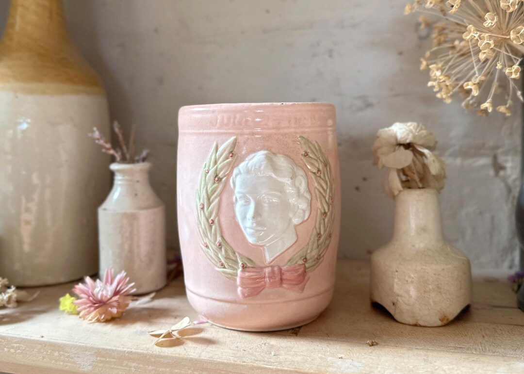 Queen Elizabeth Coronation Beaker, Melba Ware Pottery, Vintage Decor - Etsy