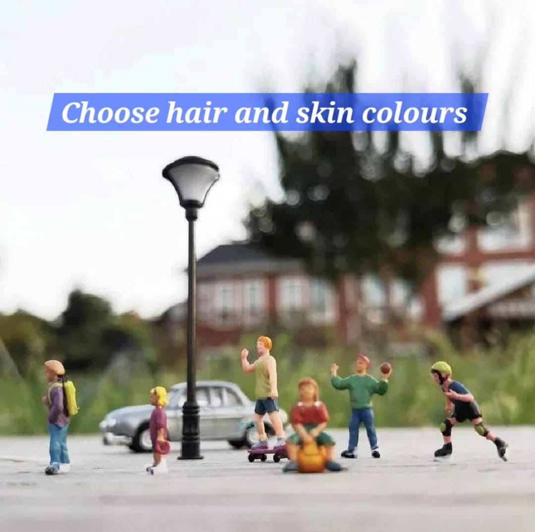 CHILDREN PLAYING Miniature 1-2cm 1:87 Rollerblading Skateboard ...