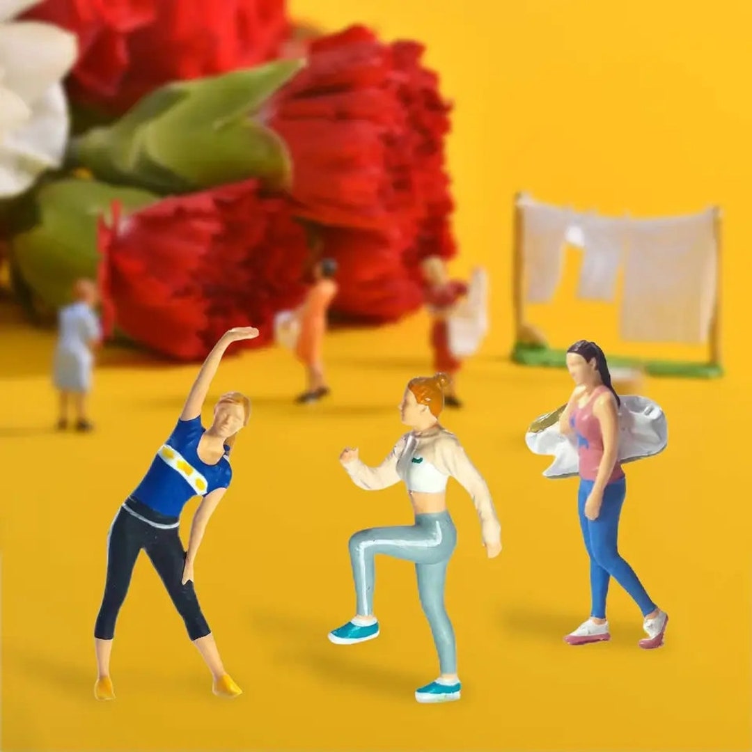 Miniature FITNESS Stretching 1:64 Figure Exercise Mini Gym Jogging Warm ...