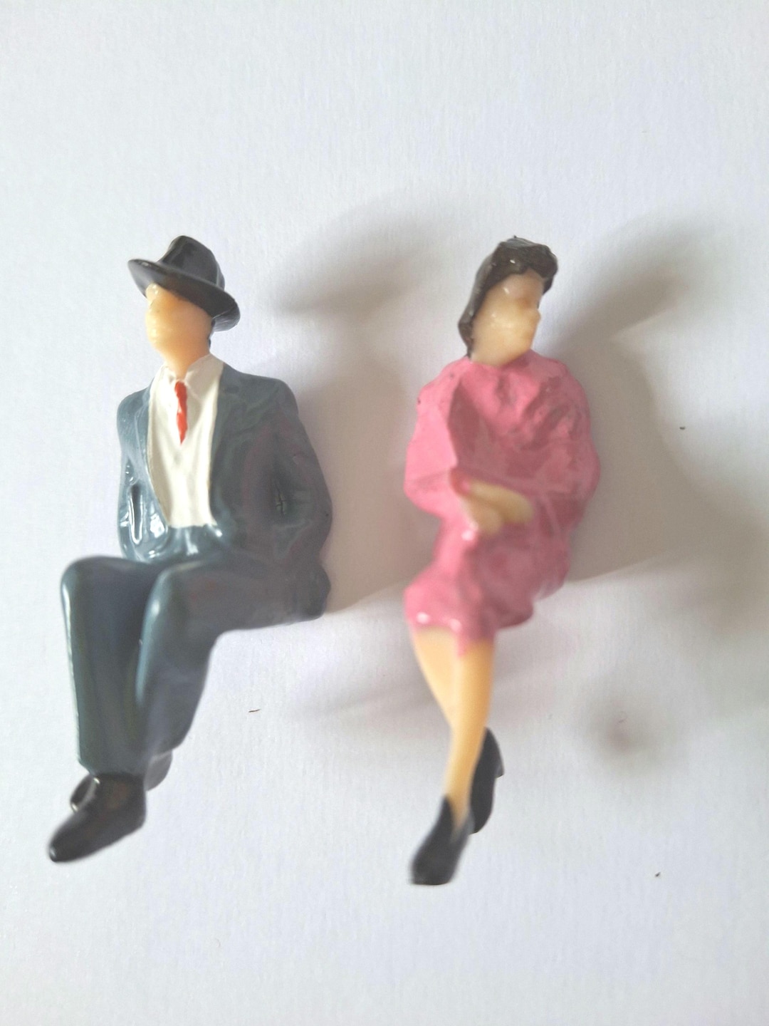 Miniature Seated Couple Figurine Set, 1:30 G Scale Diorama Figures - Etsy