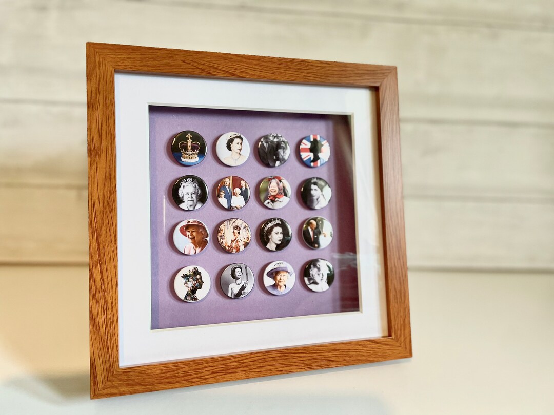 Queen Elizabeth Il - Button Pin Badge Frame Gift - Memorabilia, the ...