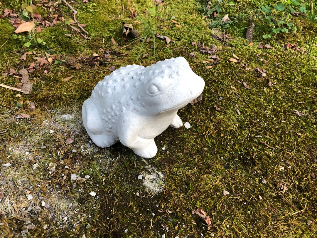 Toad Statue, Concrete Toad Figure, Cement Statue of Toads, Garden Decor ...