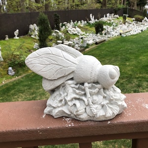 Concrete Bee Garden Statue, Outdoor Decor (6.5x10x6.5 Inches) - Etsy