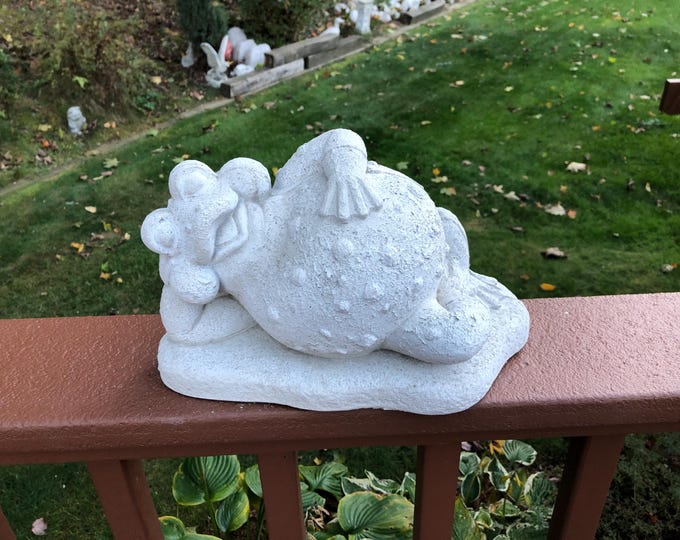 Frog Statue, Concrete Cubby Frog Laying Figure, Cement Statue of Frogs ...