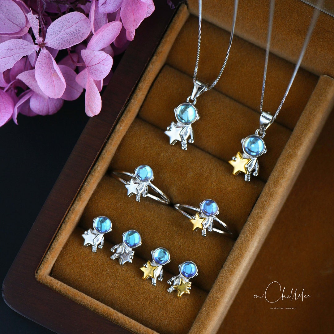 Simulated Moonstone Astronaut Helmet Ring, Space Astronaut Ring in ...