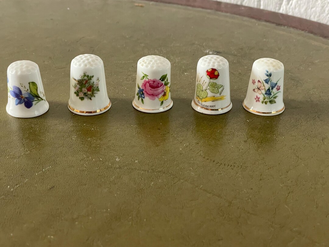 Set/5 Thimbles With Flowers - Made in England Porcelain. See Photos Low ...
