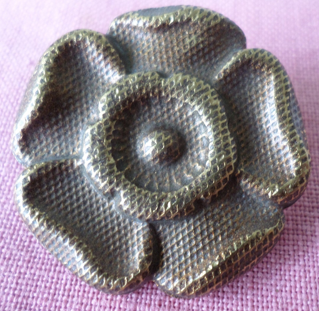 Antique Dull Gold Coloured Metal Button With Tudor Rose Type Detail Has ...