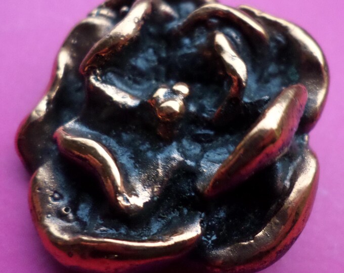 Vintage British Bakelite Flower Floral Button With Bronze Coloured Wash ...