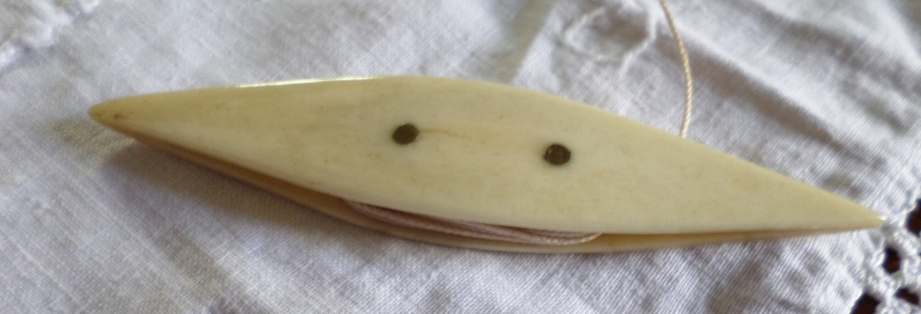 Vintage bone tatting shuttle 2.7/8 in length held - Etsy 日本