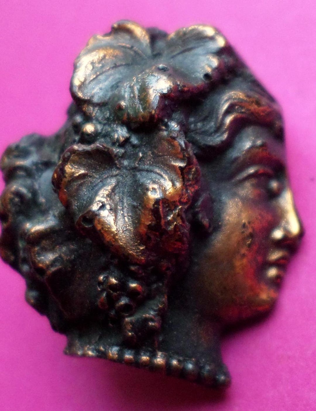 Vintage British Bakelite button ladies head copper tones has brass loop ...