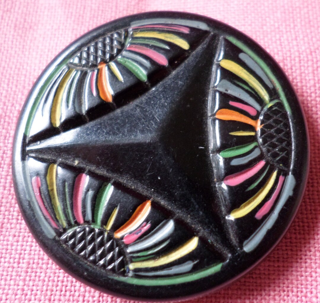 Floral Vintage Celluloid Button With Central Triangular Detail - Base ...