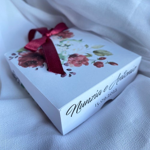 Custom Sliding Confetti Box With Names and Flowers - Etsy