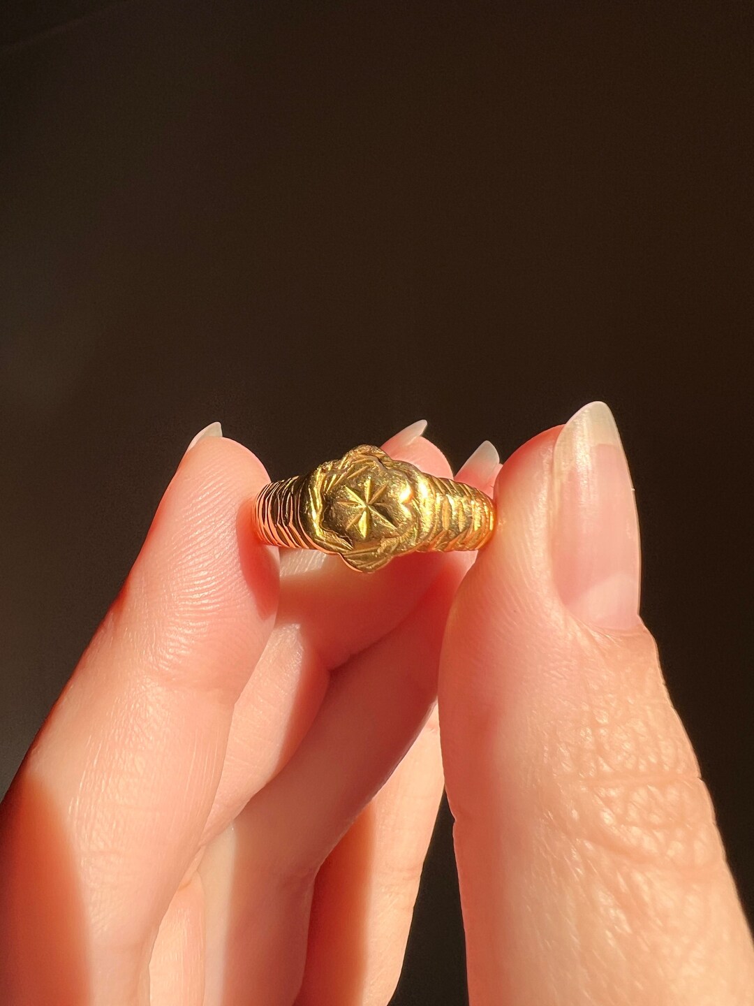 Starburst ANTIQUE High Carat 22k Gold Signet Ring Wide Band Scalloped ...