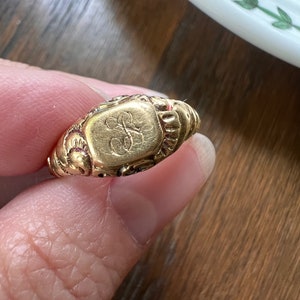 French Antique GEORGIAN Era Embossed Signet Ring 18k Gold Victorian ...