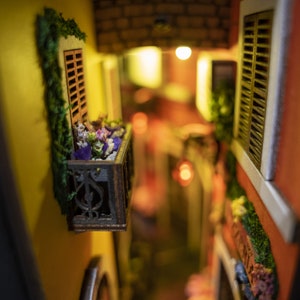 MINIALLEY Italy Booknook Assembled Prebuilt Bookshelf Insert Bookshelf ...