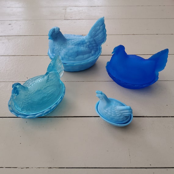 Antique Blue Glass Chicken Candy Bowl - decorliving.mx