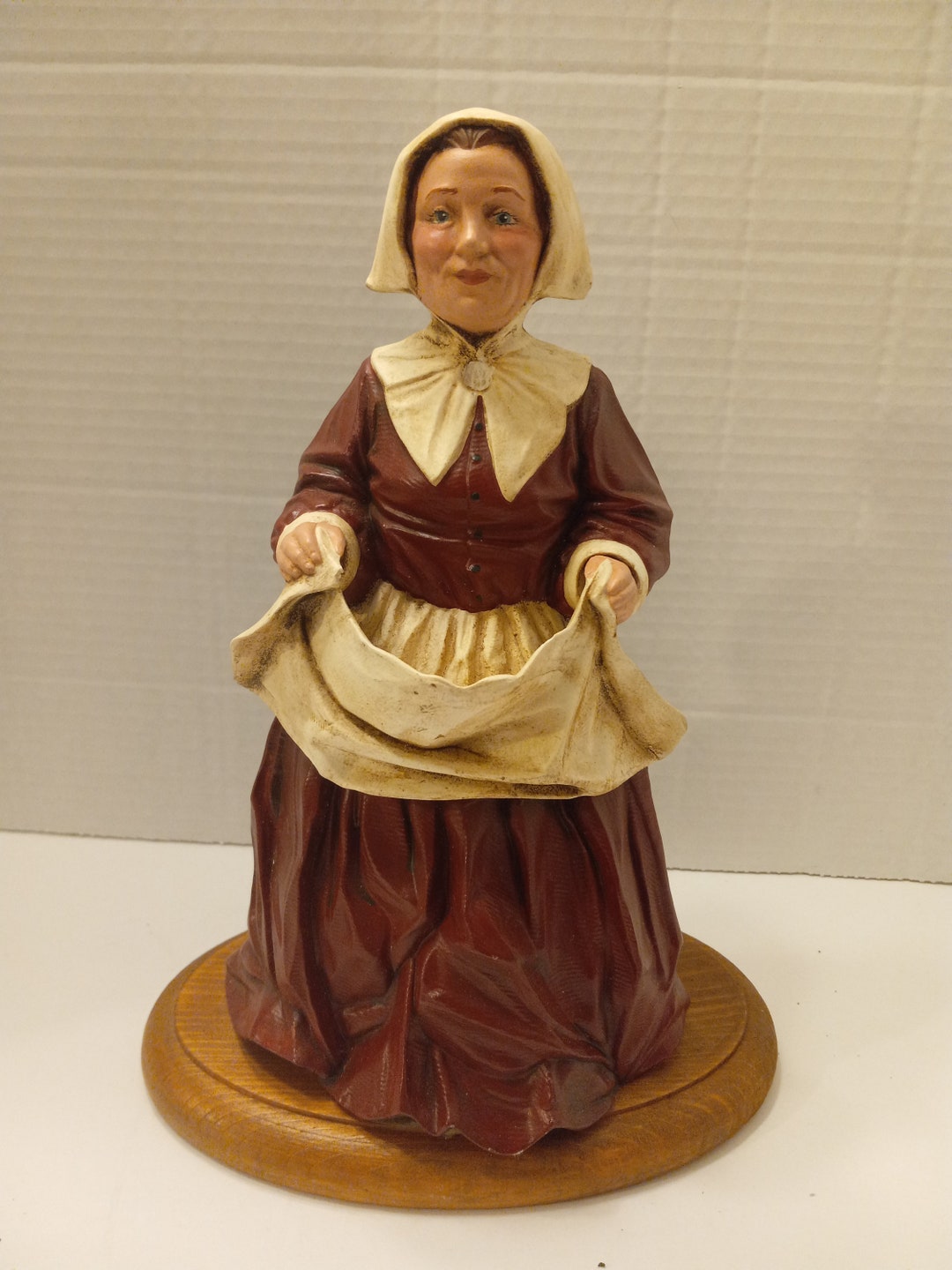 Vintage Ceramic Pilgrim Lady Figurine With Wood Base - Etsy