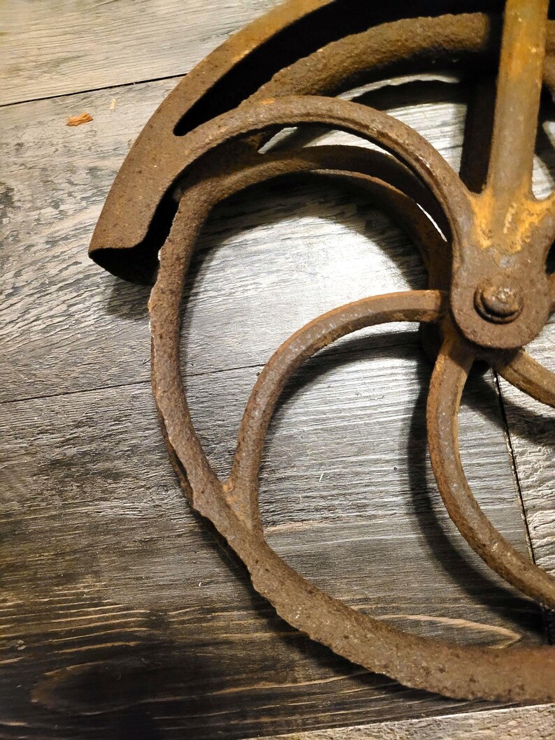 1800's Farm, Loft, Well Pulley With 10 Inch Wheel (see Pictures for ...