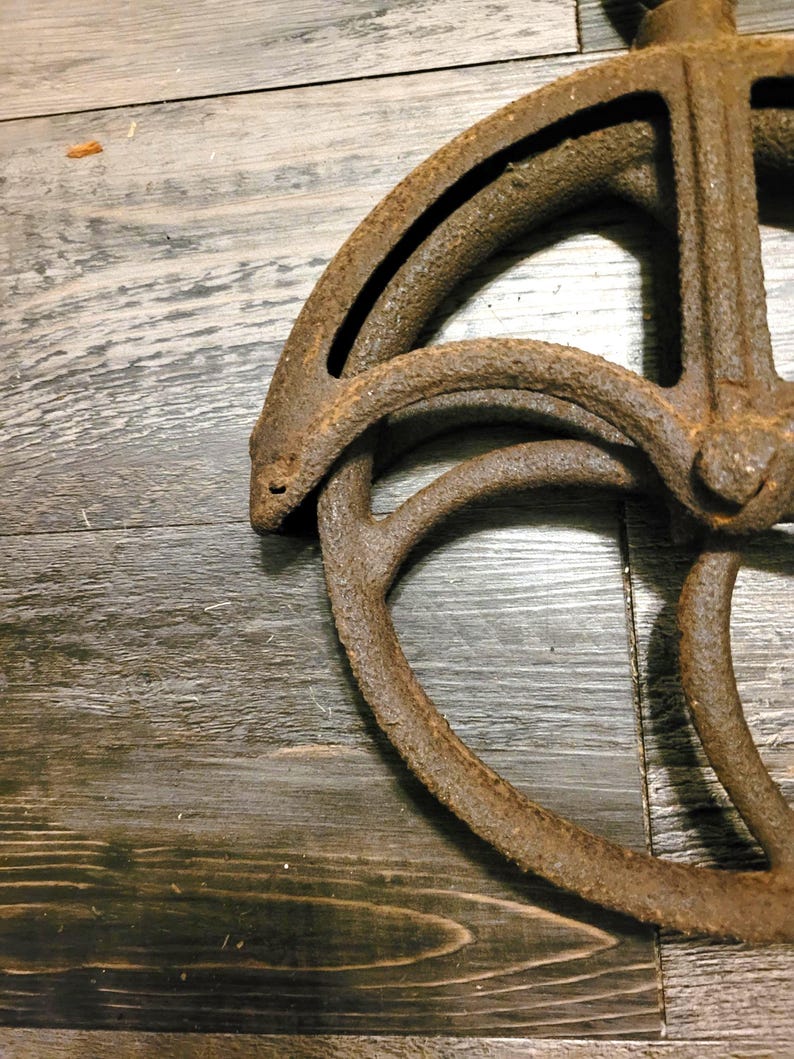 1800's Farm, Loft, Well Pulley With 9 Inch Wheel (see Pictures for ...