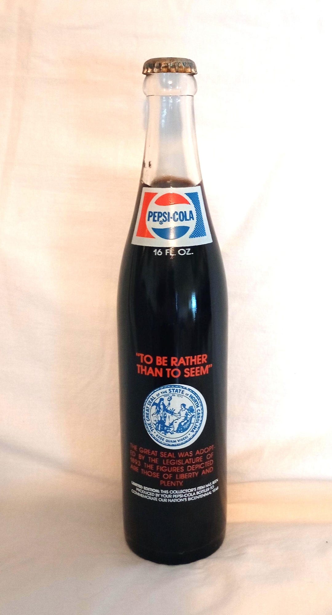 Vintage 16 Ounce Bicentennial Full Pepsi Bottle Commemorating North ...