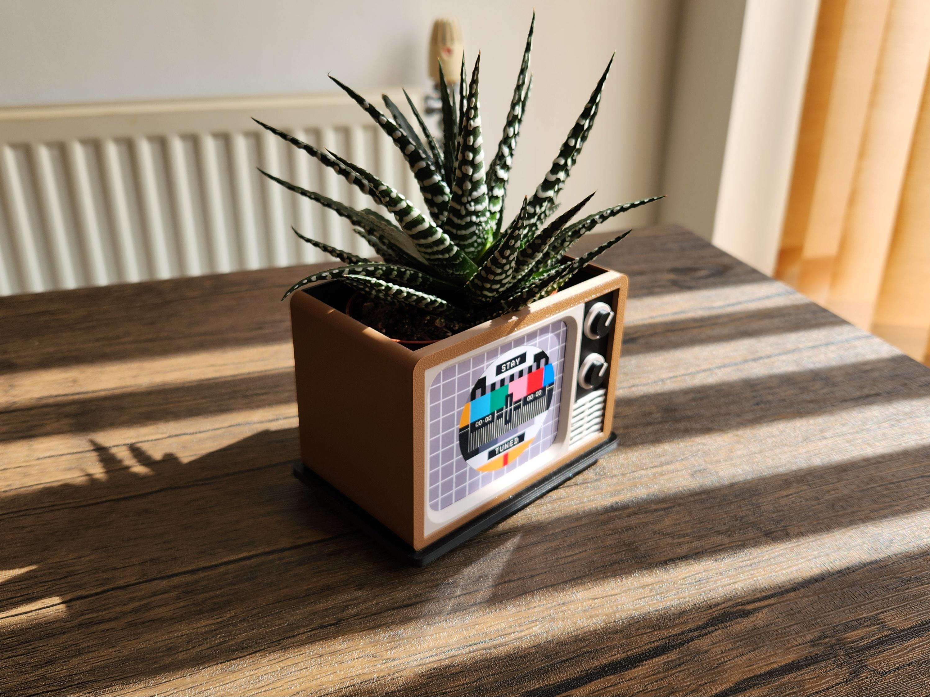 80's Retro CRT TV Flower Pot & Desk Organizer – Customizable Screen! - Etsy