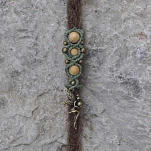 Grüne Makramee Dreadperle mit Edelstein- und Messingperlen mit Anhänger Dreadschmuck / Dreadbead ...