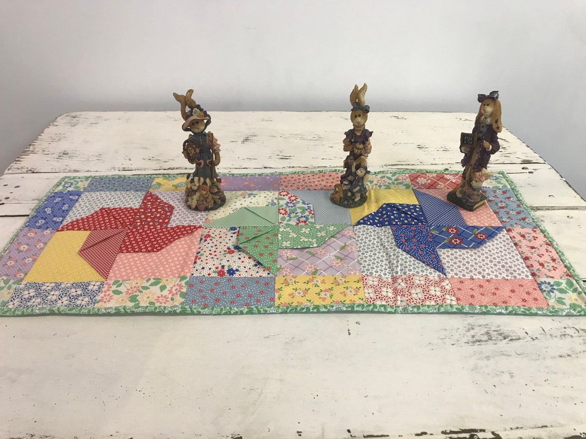 Pinwheel Art Quilt Table Runner: Pastel 30s Fabric, Handmade - Etsy