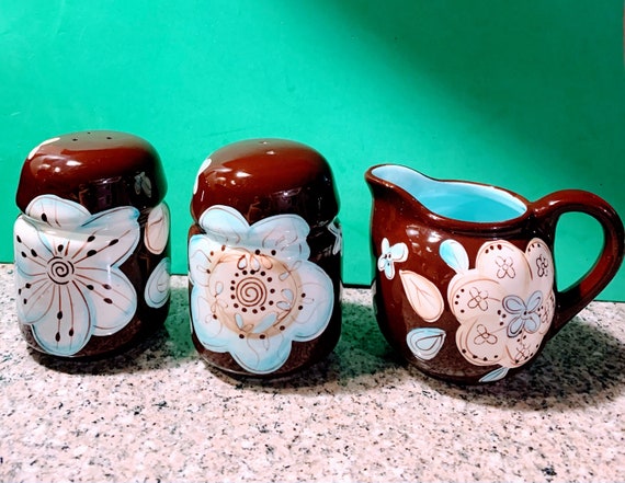 Matching salt and pepper shakers store