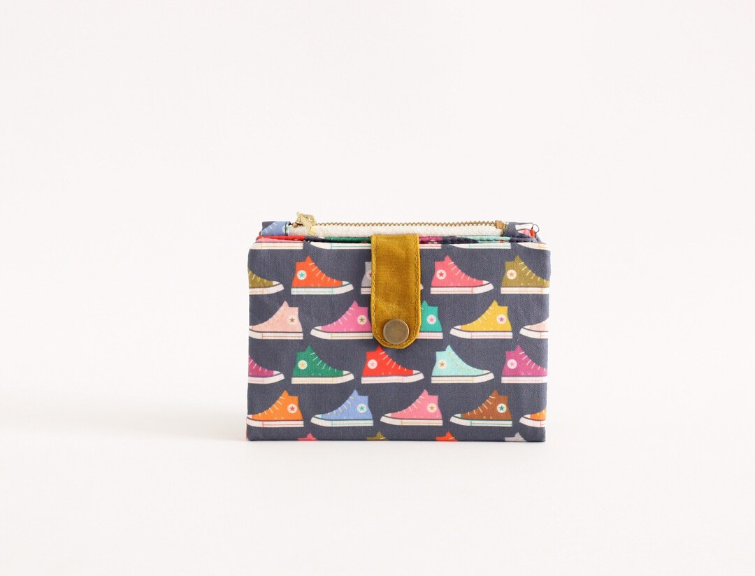 High Top Tennis Shoe Wallet Women: Funky Cloth Snap Wallet With Zipper ...