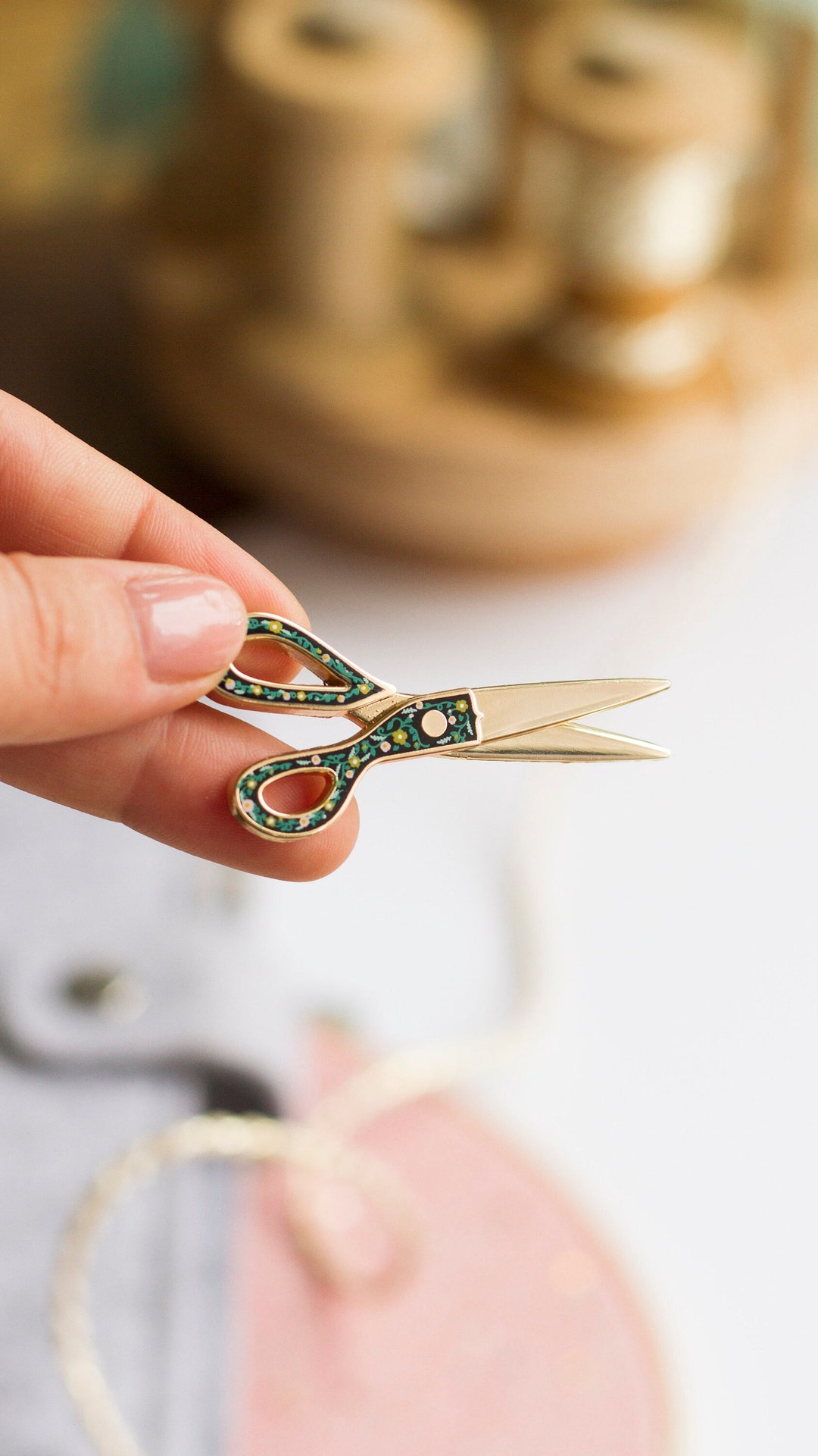 Floral Scissors Interactive Enamel Pin, Interactive Brooch, Craft Lover ...