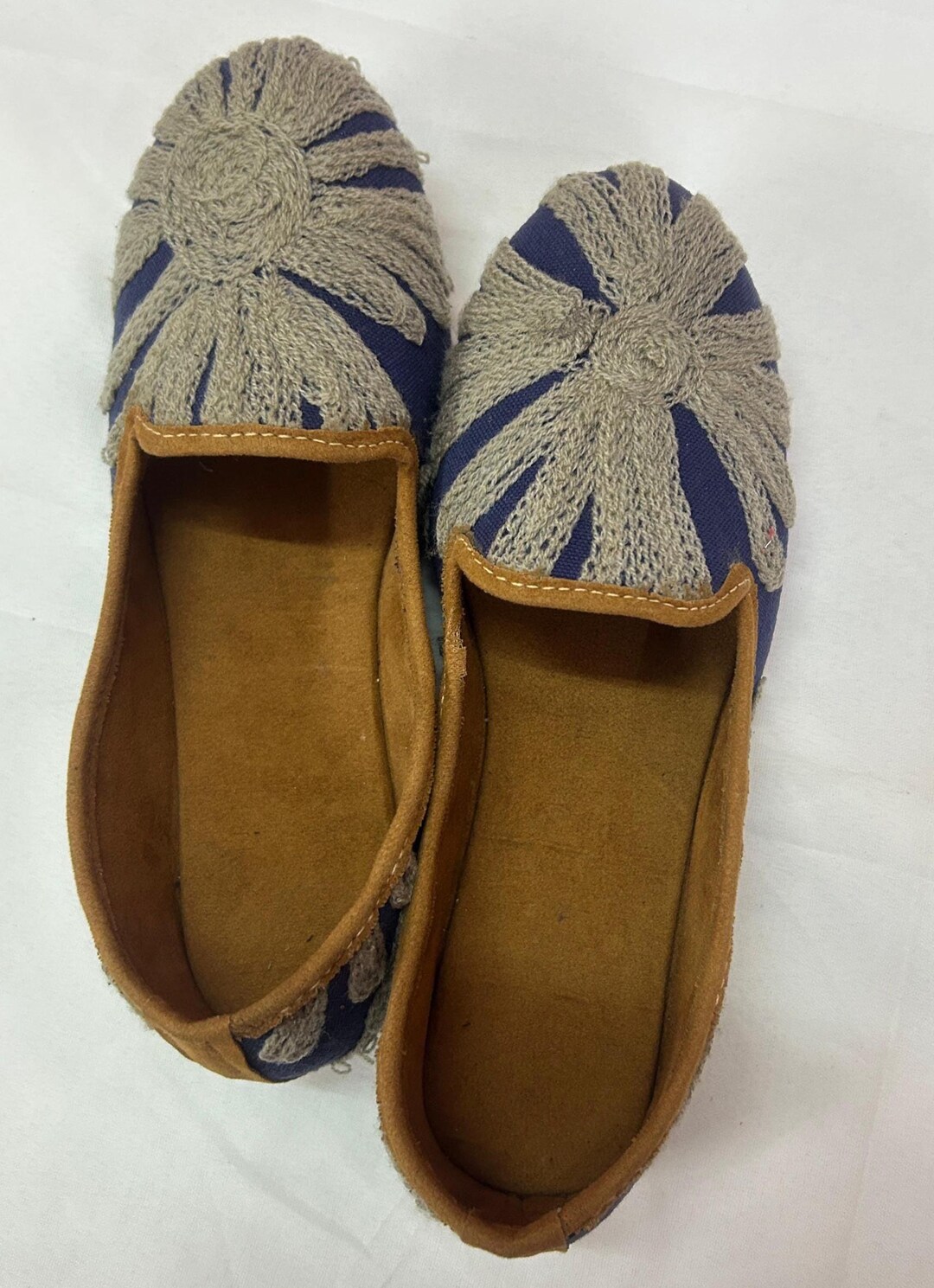 Handmade Embroidered Mojari Flats: Traditional Indian Juti Footwear - Etsy