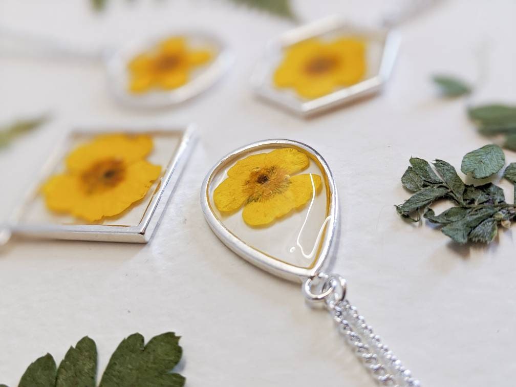 Pressed flower Buttercup pendant necklace. Real yellow | Etsy