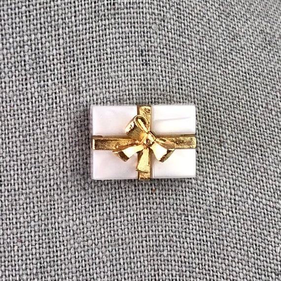 Vintage Avon White Wrapped Gift Box Pin, Gold Tone Ri… - Gem