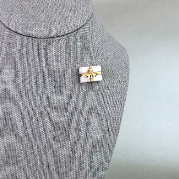 Vintage Avon White Wrapped Gift Box Pin, Gold Tone Ri… - Gem