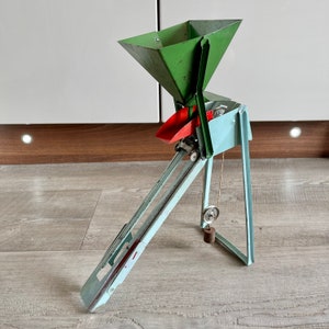 The New Wonderful Automatic Tip Chute by Bushcrafts. 1950s Tinplate ...