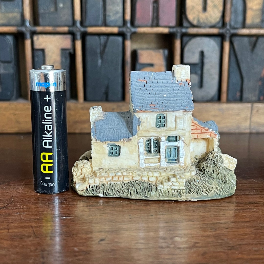 Tiny Resin Model House, Diorama - Etsy