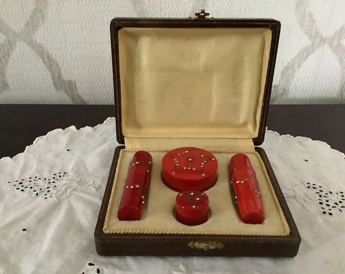 Rare Art Deco Red Bakelite Sewing Kit - Etsy Canada