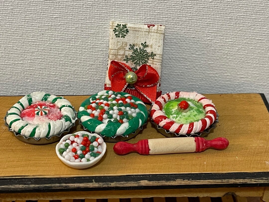 6-piece Christmas Pie Set, 3 Beautiful, Festive Colored Pies, 1 Towelw ...