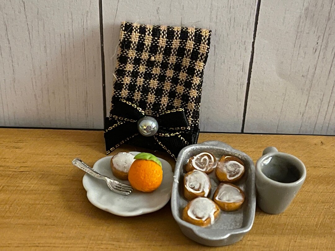 Four-piece Cinnamon Roll Set, 1 Pan of Cinnamon Rolls, 1 Plate W/roll ...