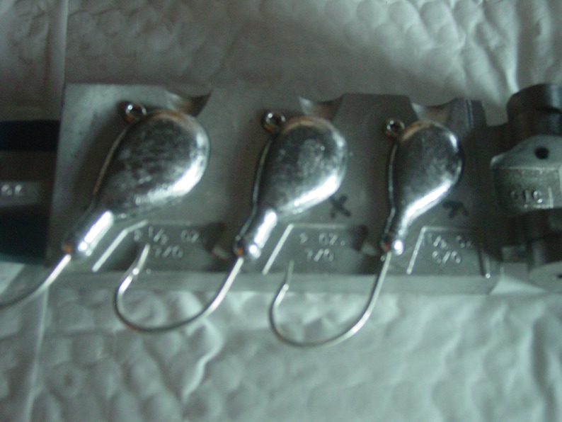 Flat Head Fishing Jigs Mustad Saltwater Hooks Fresh or Salt Water 10 ...