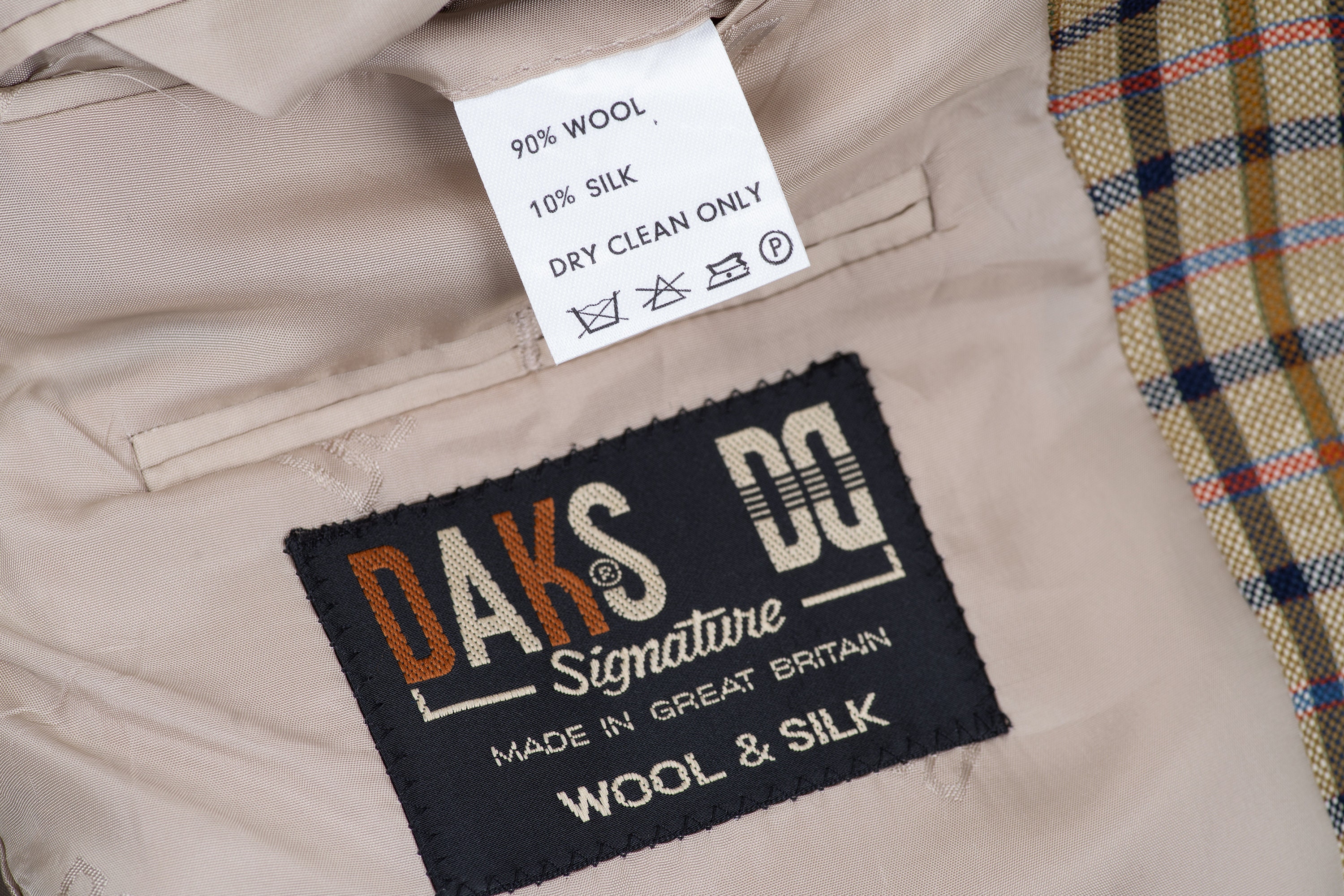 DAKS Signature Check Khaki Green Silk Wool Blazer, US 44, EU DAKS Signature Check Khaki Green Silk Wool Blazer, US 44, EU