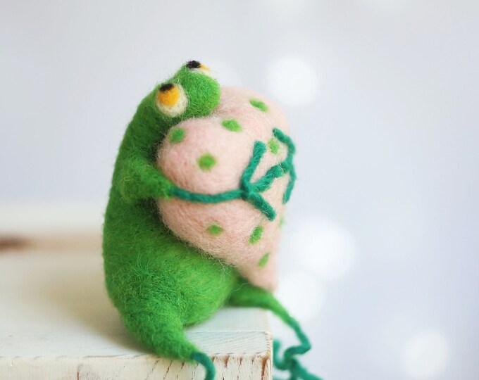 Needle Felted Frog Little Needle Felt Green Frog With A Pink - Etsy UK