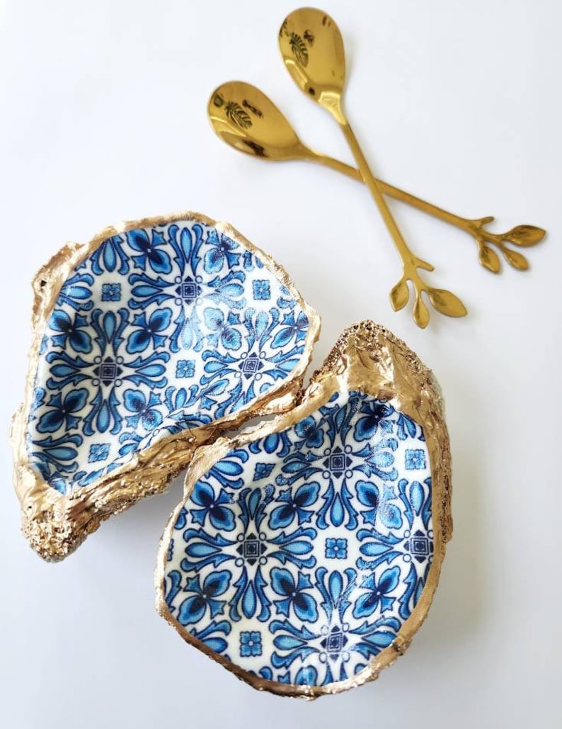 Chinoiserie Blue and White Oyster Shell Dishes, Salt and Pepper Cellars ...