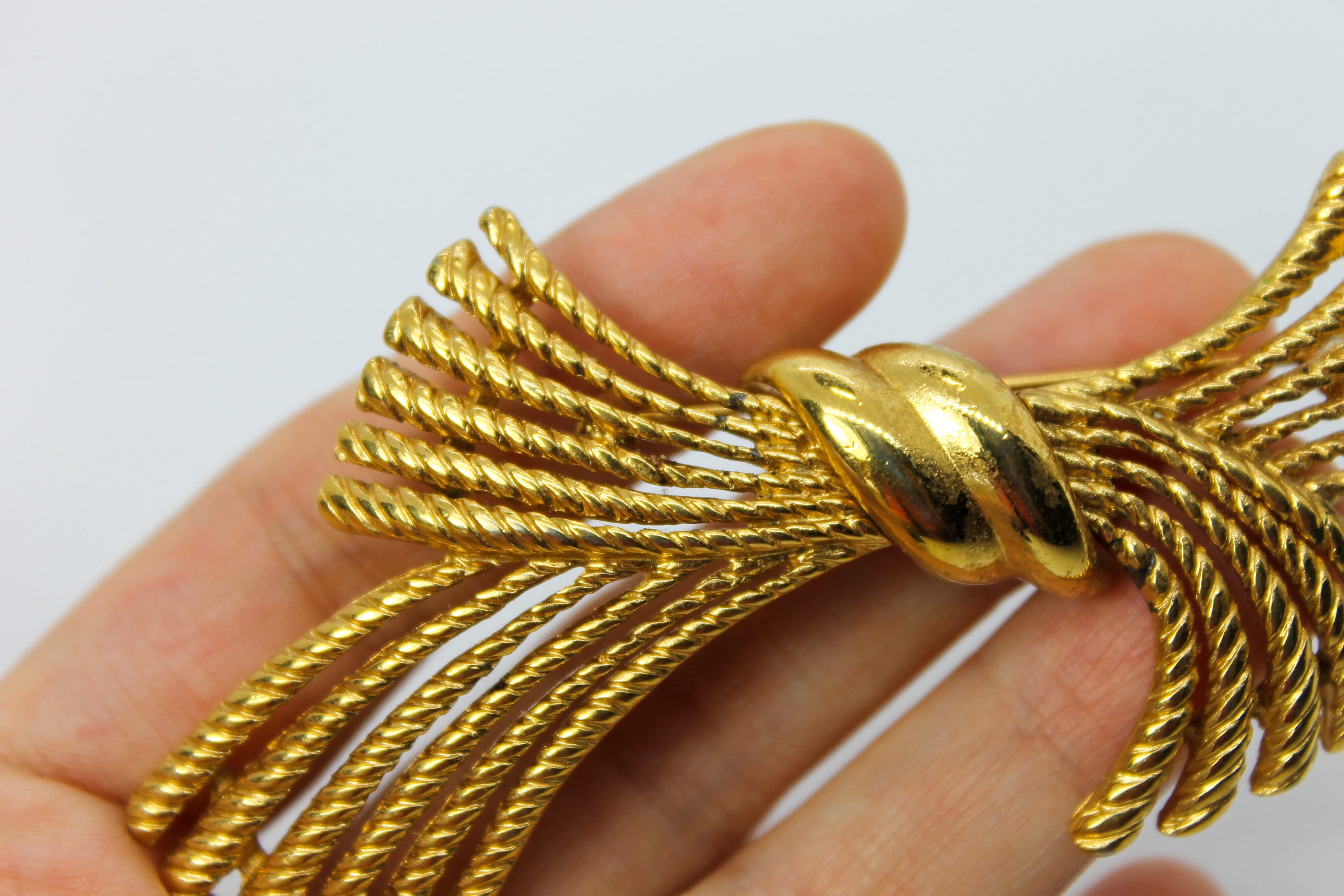 Vintage Brooch Gold Tone Metal Pin Ribbon Statement Evening Cocktail ...