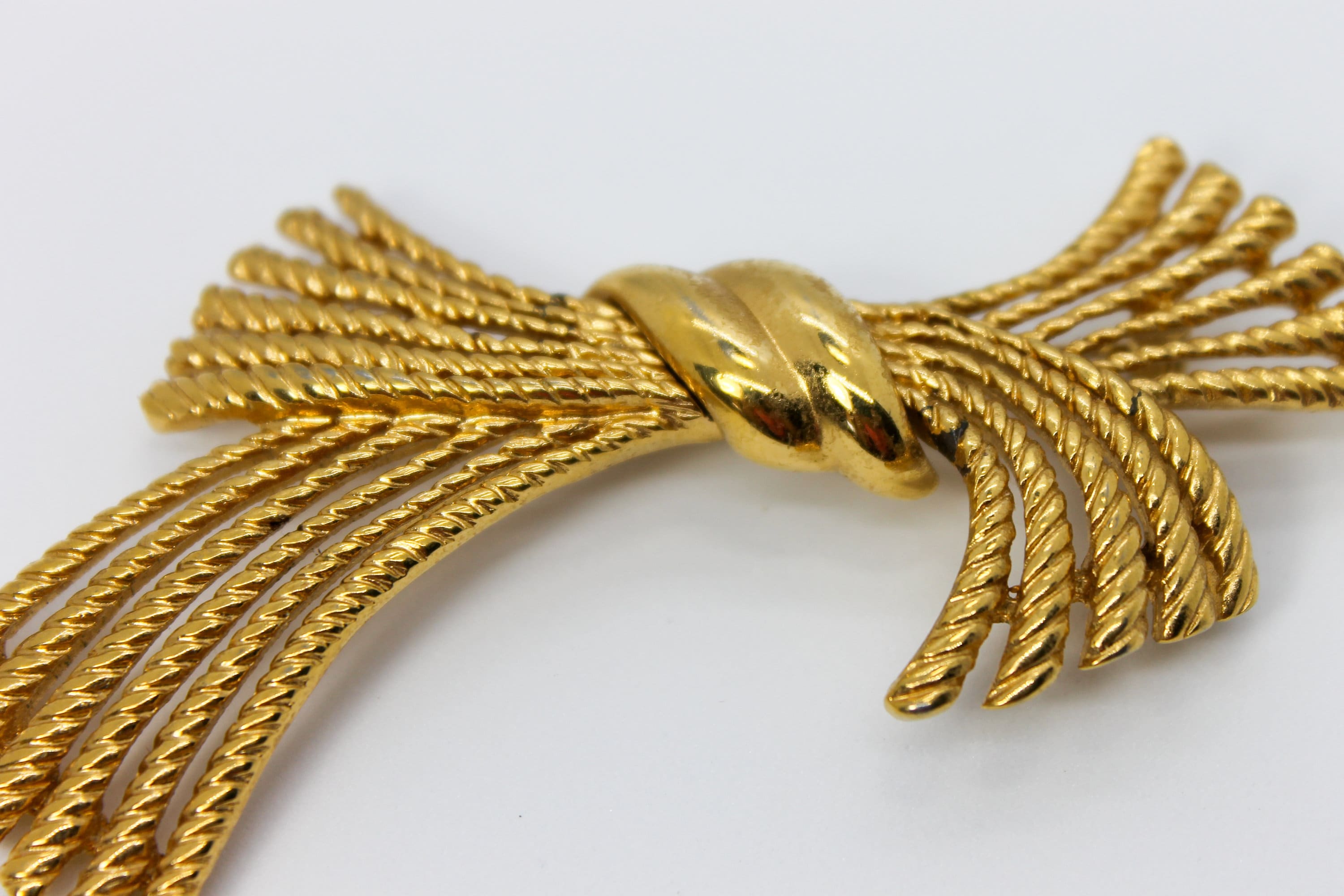 Vintage Brooch Gold Tone Metal Pin Ribbon Statement Evening Cocktail ...