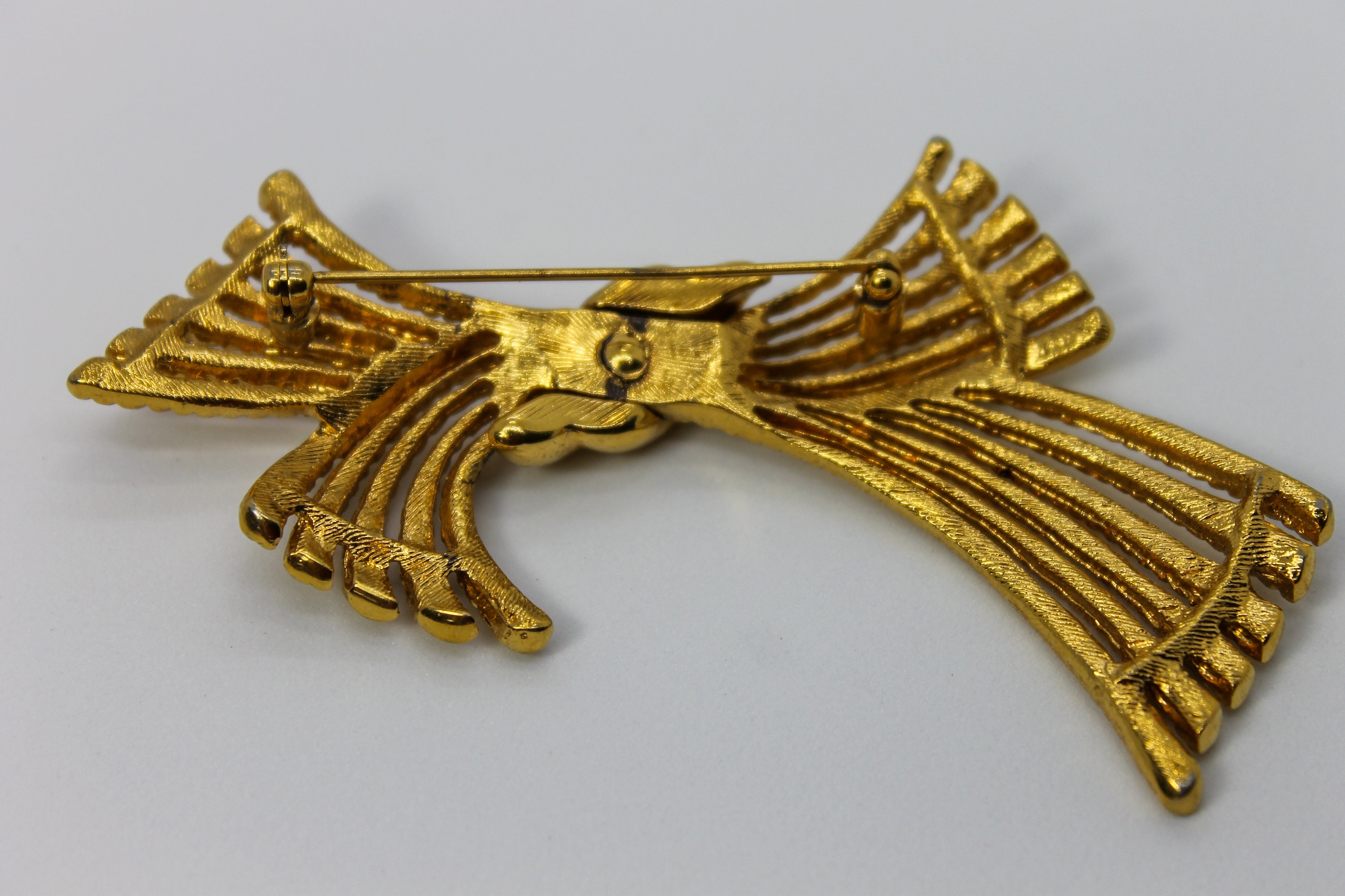 Vintage Brooch Gold Tone Metal Pin Ribbon Statement Evening Cocktail ...