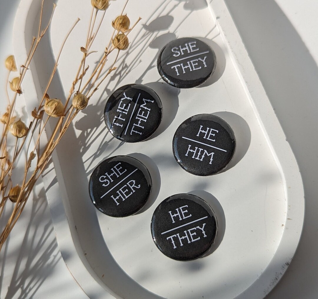 BUTTONS pronouns Pronomen-anstecker LQBTQIA Button - Etsy