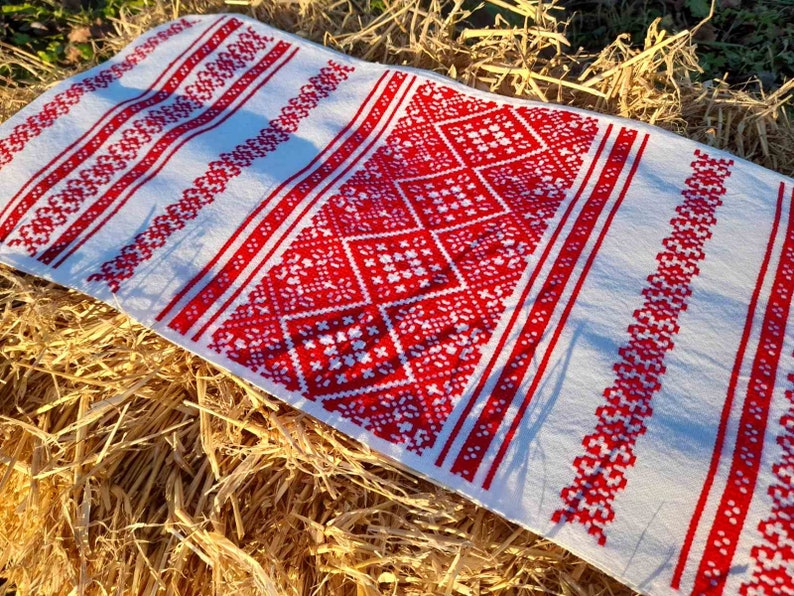 Traditional embroidered rushnyk / Ukrainian rushnyk / Handmade | Etsy