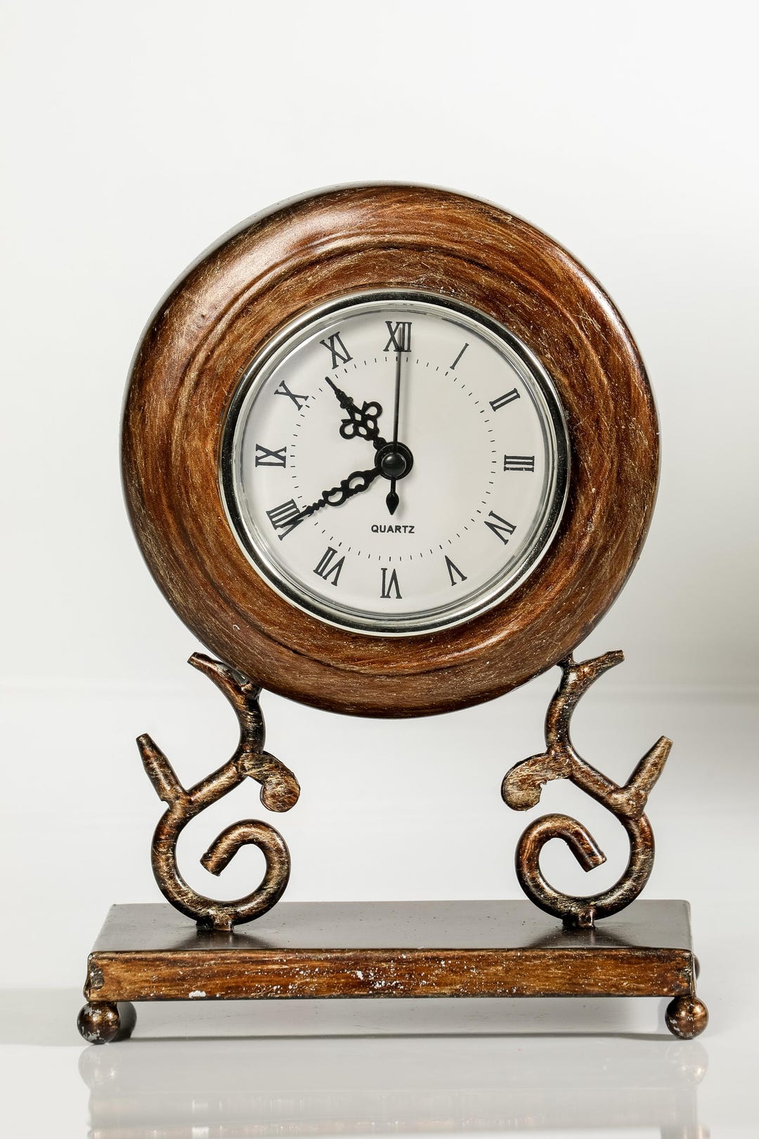 Vintage Bombay Company Round Metal Tabletop or Mantle Clock - Etsy
